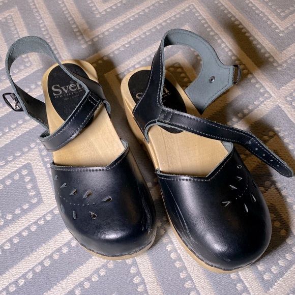Sven | Shoes | Vguc Sven Original Swedish Clogs Leaf Punch Low 2 Heels ...